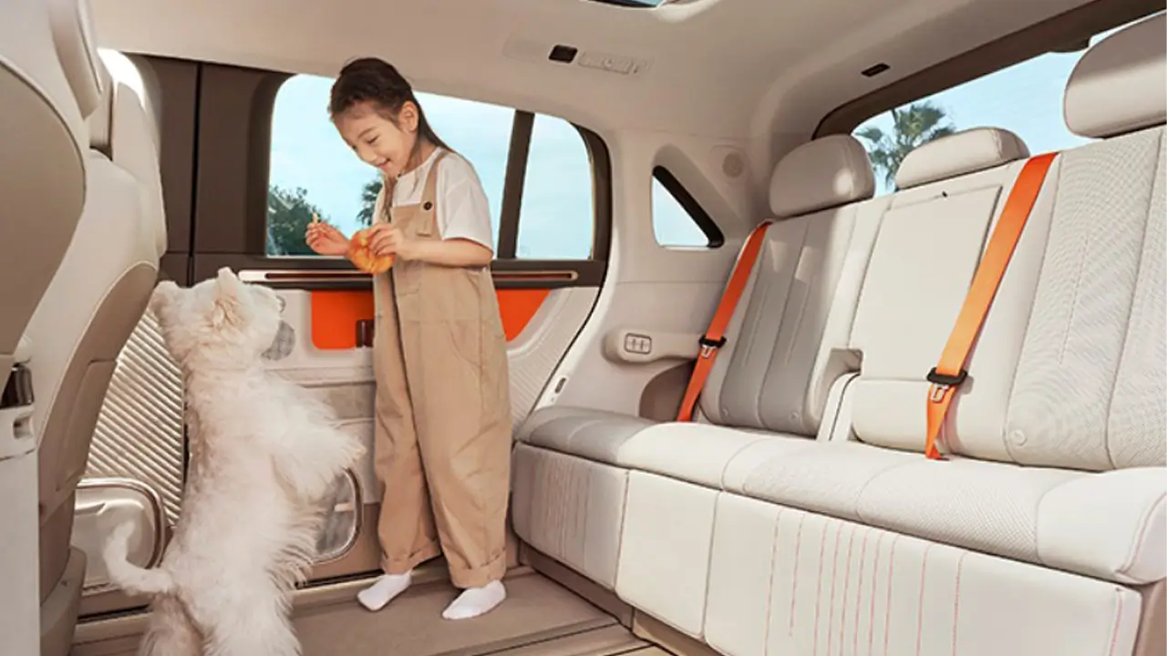 Cars with Swivel Seats: Insane Zeekr MIX Living Room